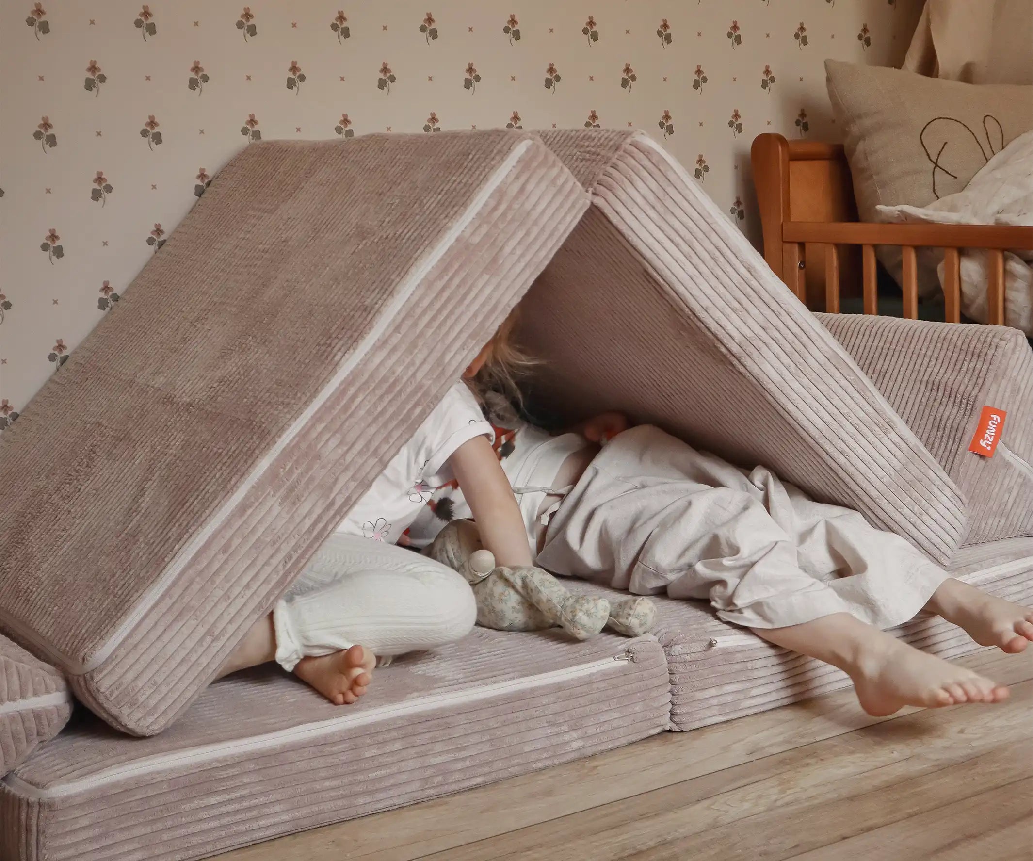 Mini Funzy Spielsofa | Jetzt neu in 9 tollen Farben in Cord & Velours