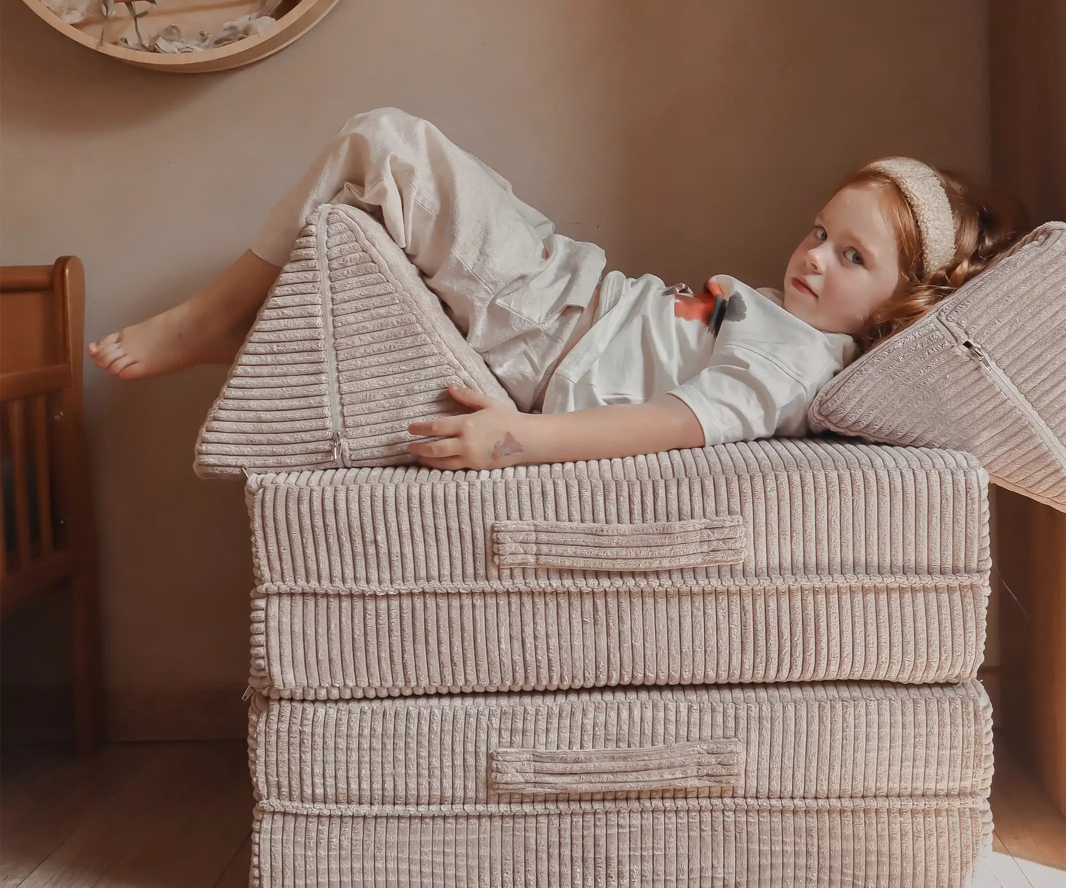 Mini Funzy Spielsofa | Jetzt neu in 9 tollen Farben in Cord & Velours